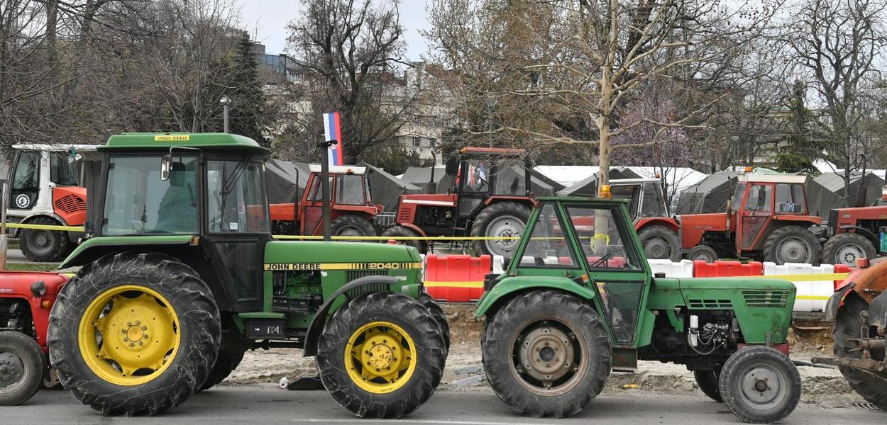 Brnabić: Ovo su prilično skromni traktori, ne vidim nikakav problem u ...
