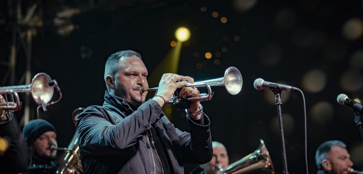 Dejan Petrović Big Bend prvo pred pristalicama SNS-a u Beogradu, pa ...